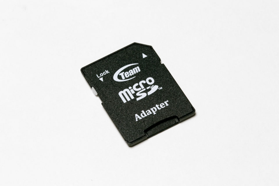 microSDをSDに、SDをCFカードに。フラッシュメモリの変換アダプターについて。転送速度に影響は？ | uzurea.net