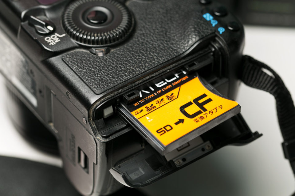 microSDをSDに、SDをCFカードに。フラッシュメモリの変換アダプターについて。転送速度に影響は？ | uzurea.net