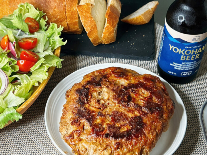 葬送のフリーレンの『馬鹿みたいにでかいハンバーグ』を再現して作ってみた 食卓のパンとサラダもしっかりと | uzurea.net